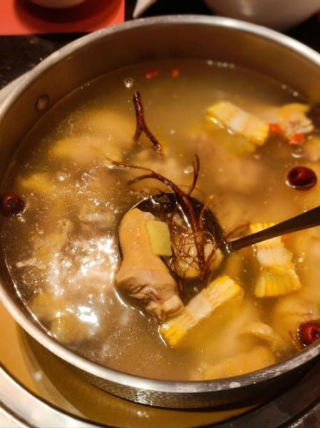 广东鸡汤怎么煲_老火靓汤煲多久-第1张图片-山城妙识