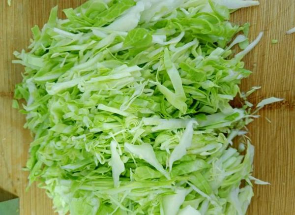 凉拌甘蓝怎么做_甘蓝焯水还是不焯水-第2张图片-山城妙识