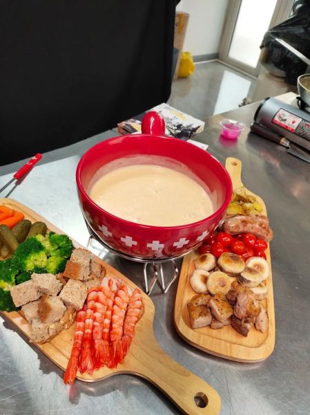 瑞士奶酪火锅怎么做_瑞士奶酪火锅用什么奶酪-第2张图片-山城妙识 瑞士奶酪火锅怎么做_瑞士奶酪火锅用什么奶酪-第2张图片-山城妙识