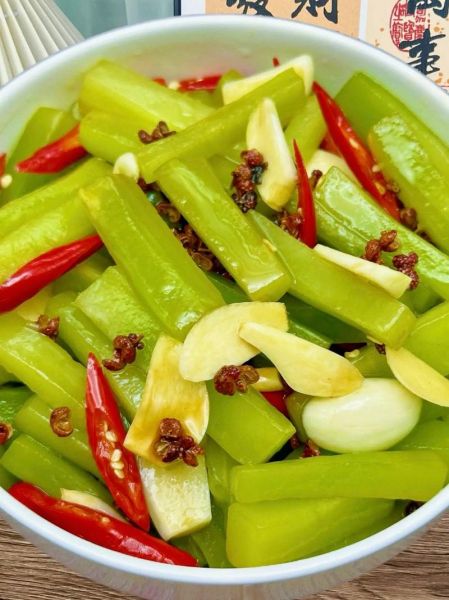 凉拌莴笋条怎么做_凉拌莴笋条要不要焯水-第1张图片-山城妙识 凉拌莴笋条怎么做_凉拌莴笋条要不要焯水-第1张图片-山城妙识