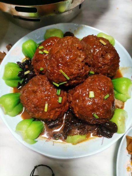 正宗狮子头怎么做_家常狮子头做法视频-第1张图片-山城妙识