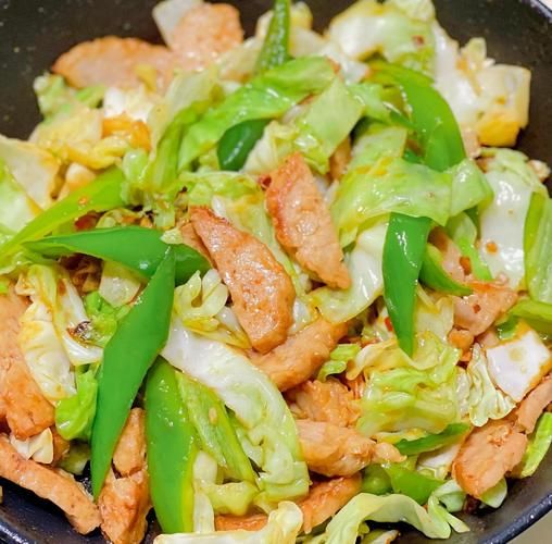 包菜肉片怎么炒才脆嫩_包菜炒肉片要不要焯水-第1张图片-山城妙识