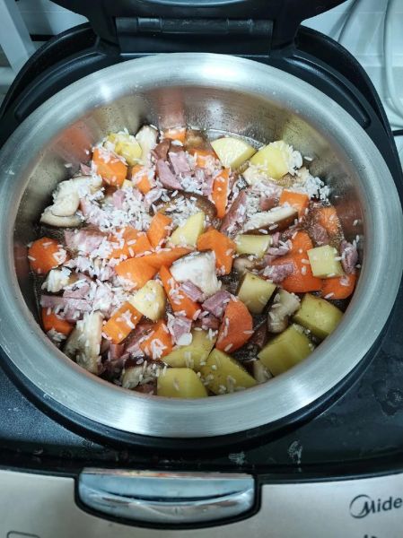 电饭锅做洋芋焖饭怎么做_电饭锅洋芋焖饭水米比例-第2张图片-山城妙识 电饭锅做洋芋焖饭怎么做_电饭锅洋芋焖饭水米比例-第2张图片-山城妙识