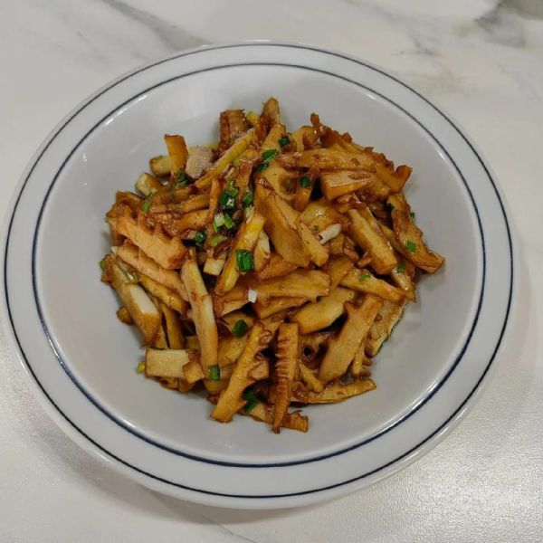 红烧鲜笋油焖笋怎么做_油焖笋要不要焯水-第2张图片-山城妙识