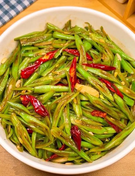 爆炒四季豆怎么做_四季豆焯水几分钟才脆绿-第1张图片-山城妙识