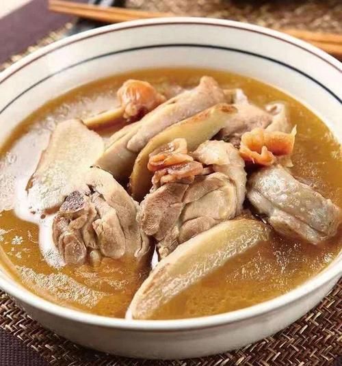 坐月子吃麻油鸡有什么好处_麻油鸡对产妇恢复作用-第1张图片-山城妙识