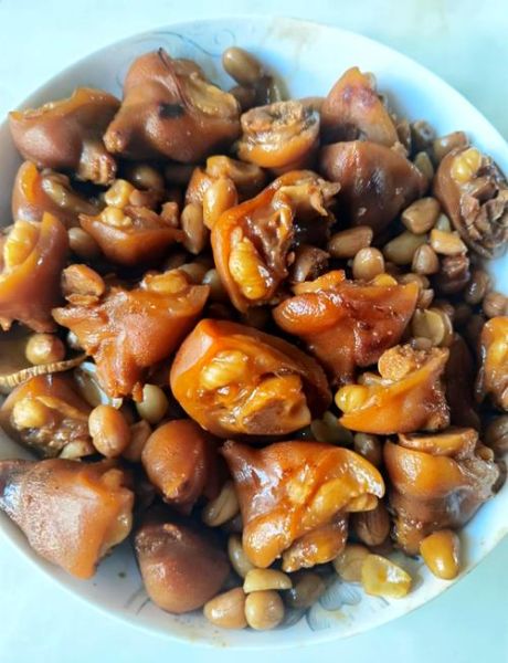 猪脚炖花生什么时候放花生_花生下锅最佳时间-第1张图片-山城妙识 猪脚炖花生什么时候放花生_花生下锅最佳时间-第1张图片-山城妙识