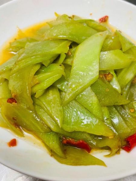 家常炒莴笋怎么做_莴笋要不要焯水-第1张图片-山城妙识