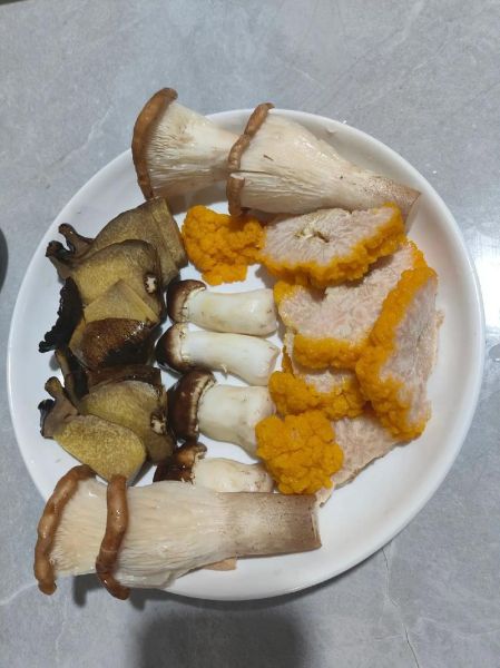 杂菌汤怎么变成奶白色_奶白杂菌汤的做法-第1张图片-山城妙识