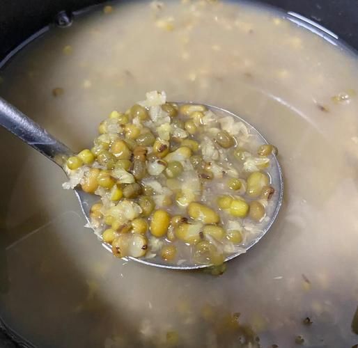 电饭煲煮绿豆粥要泡吗_绿豆粥不溢锅技巧-第1张图片-山城妙识 电饭煲煮绿豆粥要泡吗_绿豆粥不溢锅技巧-第1张图片-山城妙识