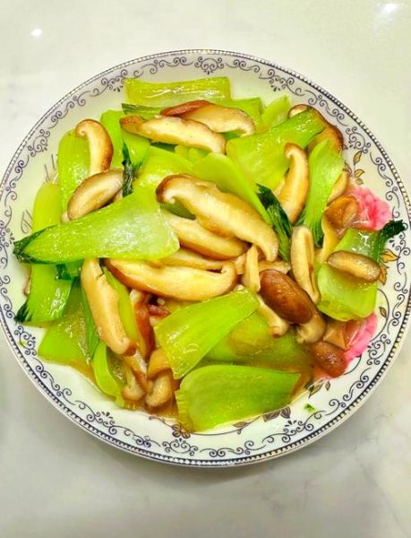 青菜炒香菇热量高吗_青菜炒香菇营养价值-第1张图片-山城妙识
