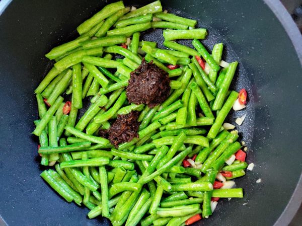 虾酱炒豆角怎么做_虾酱炒豆角用焯水吗-第3张图片-山城妙识