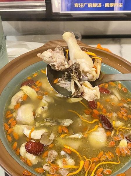 怎样煲鸡汤既营养又好喝_煲鸡汤放什么食材更鲜美-第3张图片-山城妙识 怎样煲鸡汤既营养又好喝_煲鸡汤放什么食材更鲜美-第3张图片-山城妙识