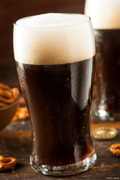 黑啤和白啤的区别_黑啤和白啤哪个好喝-第1张图片-山城妙识 黑啤和白啤的区别_黑啤和白啤哪个好喝-第1张图片-山城妙识