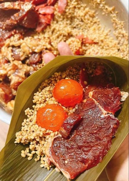 鸭蛋肉粽子怎么做_咸蛋黄鲜肉粽配方-第1张图片-山城妙识