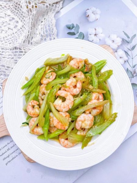 西芹炒虾仁怎么做_西芹炒虾仁热量高吗-第3张图片-山城妙识 西芹炒虾仁怎么做_西芹炒虾仁热量高吗-第3张图片-山城妙识