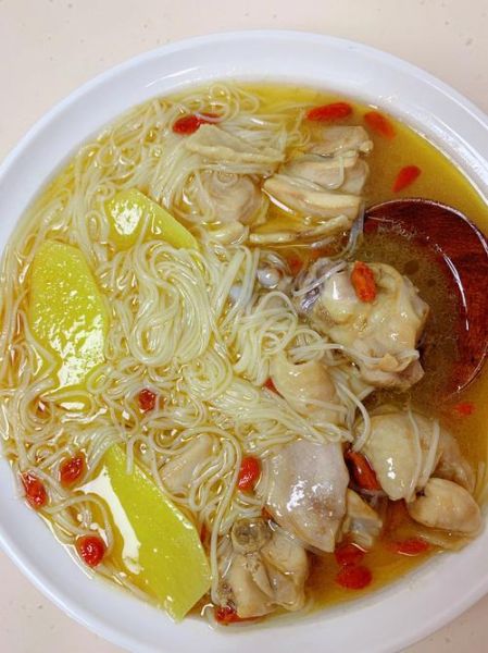 鸡汤煮面条放什么菜好吃_哪些蔬菜最搭-第1张图片-山城妙识 鸡汤煮面条放什么菜好吃_哪些蔬菜最搭-第1张图片-山城妙识