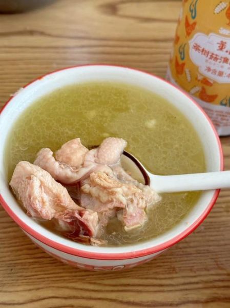 鸡肉煲汤加什么好喝_鸡肉煲汤搭配什么食材最营养-第1张图片-山城妙识 鸡肉煲汤加什么好喝_鸡肉煲汤搭配什么食材最营养-第1张图片-山城妙识