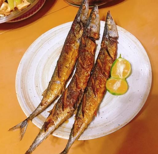 秋刀鱼怎么烤好吃_日式盐烤秋刀鱼做法-第1张图片-山城妙识