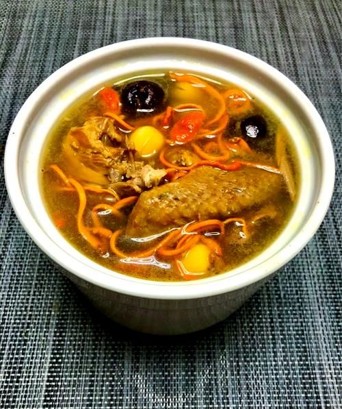 鸽子肉怎么炖最营养_鸽子汤的家常做法-第1张图片-山城妙识 鸽子肉怎么炖最营养_鸽子汤的家常做法-第1张图片-山城妙识