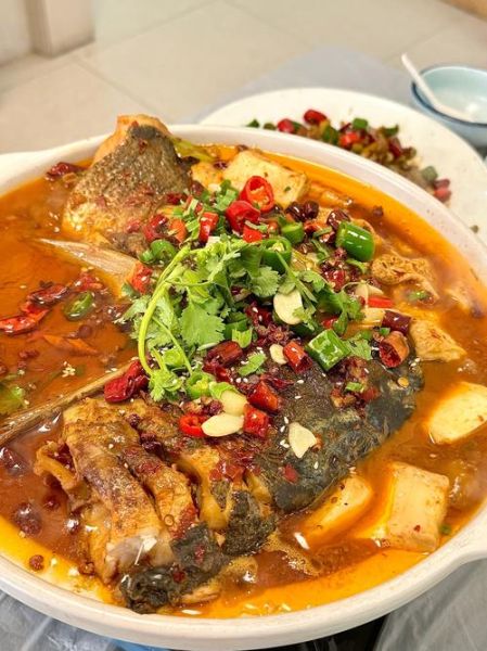 鱼头红烧豆腐怎么做_鱼头豆腐汤和红烧区别-第1张图片-山城妙识