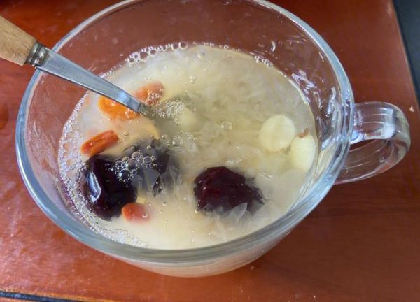 银耳莲子红枣汤怎么熬_银耳莲子红枣汤熬多久-第3张图片-山城妙识 银耳莲子红枣汤怎么熬_银耳莲子红枣汤熬多久-第3张图片-山城妙识