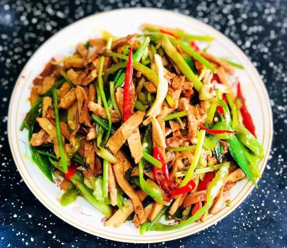 香干炒肉丝怎么做_香干炒肉丝家常做法-第1张图片-山城妙识