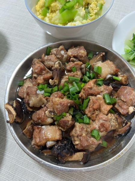 香菇炖排骨怎么做_香菇炖排骨的家常做法-第3张图片-山城妙识