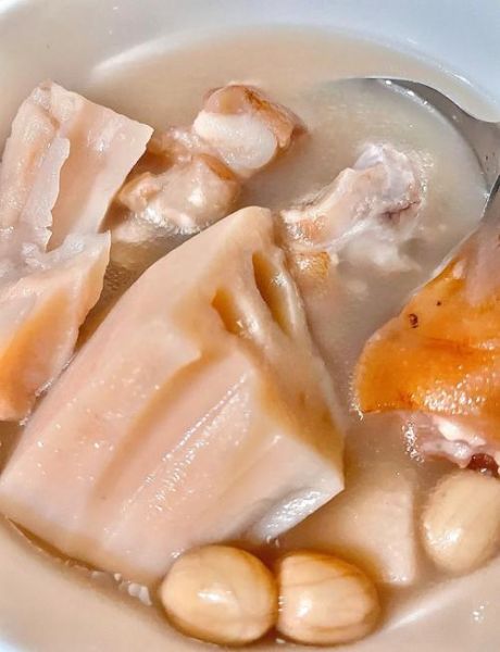 猪脚炖莲藕汤怎么做_莲藕汤去腥技巧-第1张图片-山城妙识 猪脚炖莲藕汤怎么做_莲藕汤去腥技巧-第1张图片-山城妙识