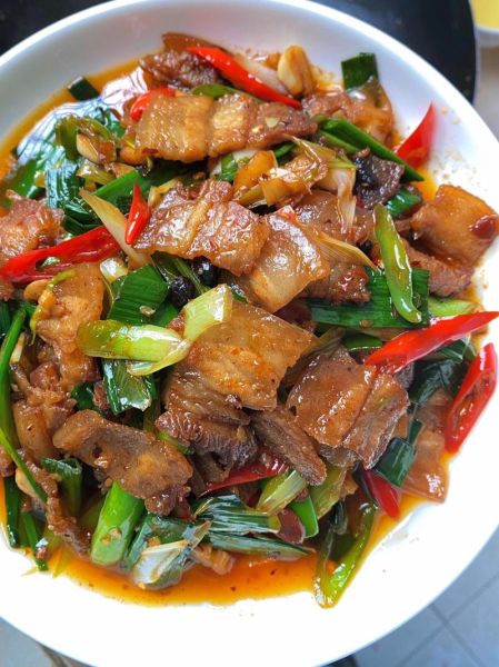 蒜苗回锅肉怎么炒好吃_回锅肉蒜苗下锅顺序-第1张图片-山城妙识 蒜苗回锅肉怎么炒好吃_回锅肉蒜苗下锅顺序-第1张图片-山城妙识