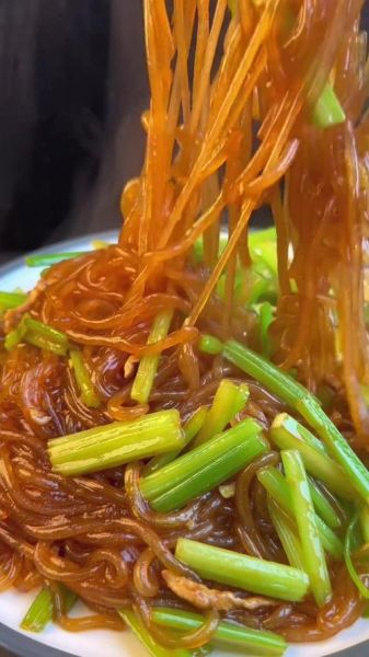 芹菜炒粉怎么做_芹菜炒粉的家常做法-第3张图片-山城妙识