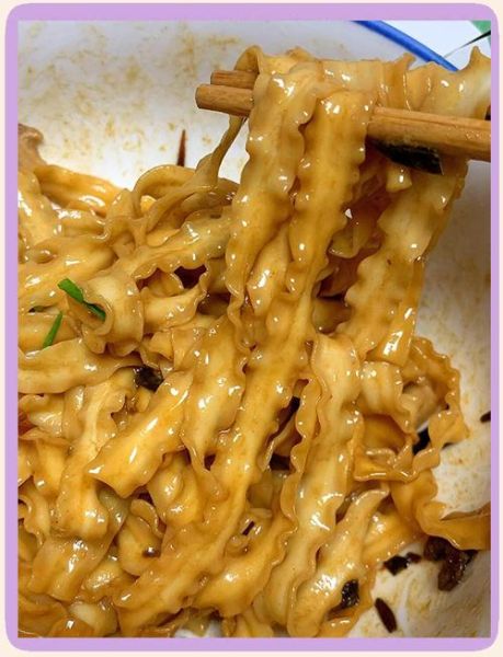 麻酱拌面调汁怎么做_麻酱拌面酱汁比例是多少-第2张图片-山城妙识