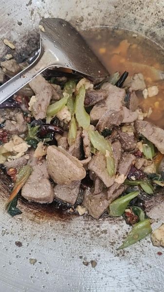 芹菜炒猪肝怎么做_芹菜炒猪肝焯水吗-第3张图片-山城妙识 芹菜炒猪肝怎么做_芹菜炒猪肝焯水吗-第3张图片-山城妙识