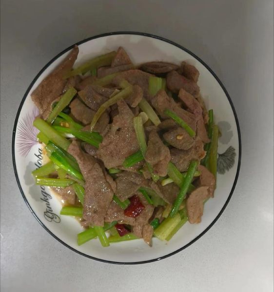 芹菜炒猪肝怎么做_芹菜炒猪肝焯水吗-第1张图片-山城妙识 芹菜炒猪肝怎么做_芹菜炒猪肝焯水吗-第1张图片-山城妙识