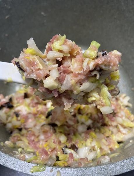 香菇猪肉饺子怎么调馅_香菇猪肉饺子做法步骤-第1张图片-山城妙识