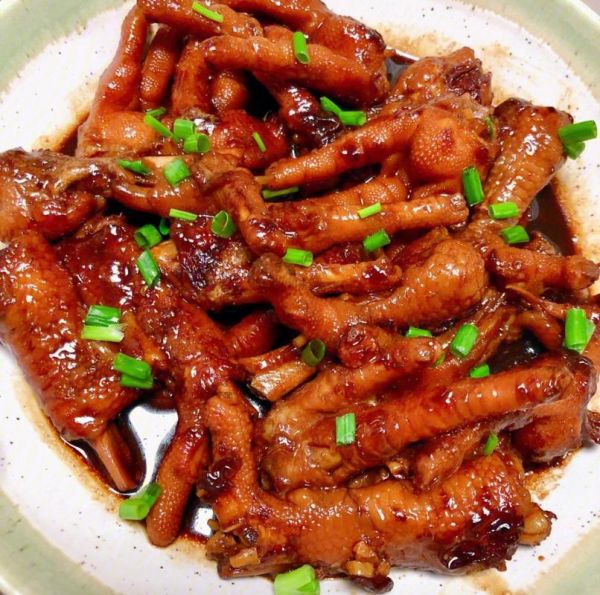 鸡爪红烧什么菜好吃_鸡爪和什么一起红烧更香-第1张图片-山城妙识 鸡爪红烧什么菜好吃_鸡爪和什么一起红烧更香-第1张图片-山城妙识