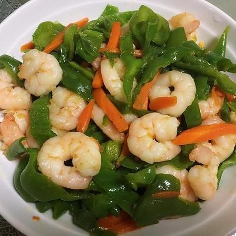 虾仁炒青椒怎么做_虾仁炒青椒需要焯水吗-第3张图片-山城妙识