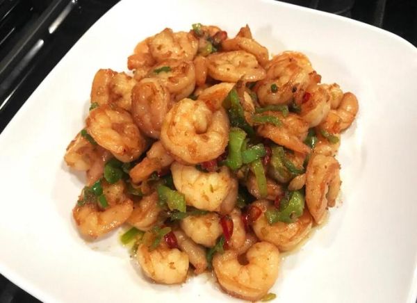 虾仁炒青椒怎么做_虾仁炒青椒需要焯水吗-第2张图片-山城妙识