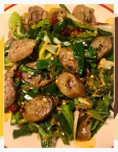 蒜苗炒香肠怎么炒才好吃_家常做法步骤详解-第3张图片-山城妙识