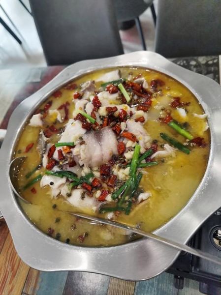 酸菜鱼火锅怎么做_酸菜鱼火锅步骤视频-第3张图片-山城妙识