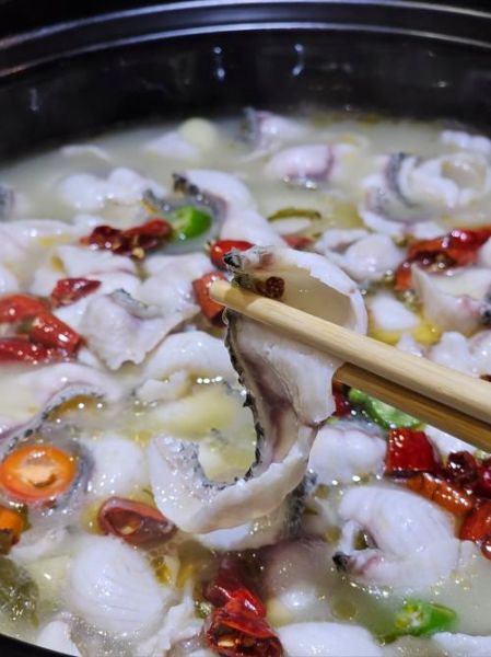 酸菜鱼火锅怎么做_酸菜鱼火锅步骤视频-第1张图片-山城妙识