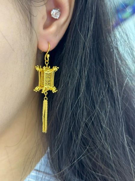 黄金耳环怎么搭配_黄金耳环会掉色吗-第1张图片-山城妙识