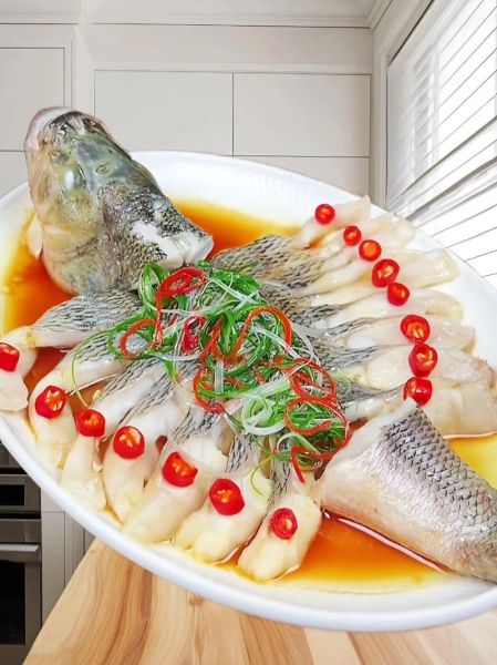 鱼的摆盘怎么做_清蒸鲈鱼摆盘技巧-第2张图片-山城妙识