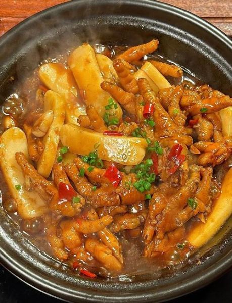 鸡爪一锅炖放什么配菜_鸡爪炖锅怎么搭配好吃-第1张图片-山城妙识