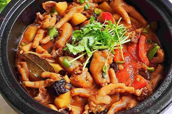 鸡爪一锅炖放什么配菜_鸡爪炖锅怎么搭配好吃-第3张图片-山城妙识