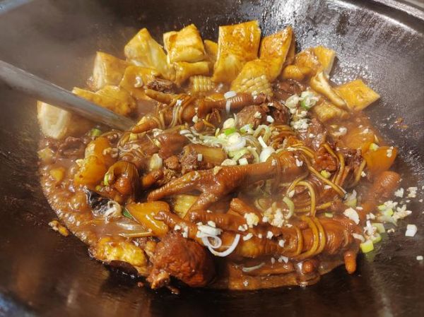 鸡爪一锅炖放什么配菜_鸡爪炖锅怎么搭配好吃-第2张图片-山城妙识