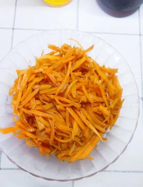 胡萝卜丝怎么切_胡萝卜丝切法技巧-第3张图片-山城妙识