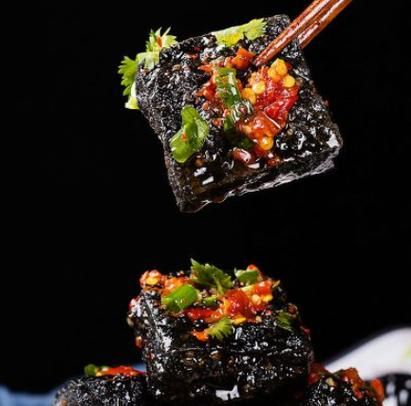 黑色臭豆腐怎么做_正宗黑色臭豆腐制作方法-第1张图片-山城妙识 黑色臭豆腐怎么做_正宗黑色臭豆腐制作方法-第1张图片-山城妙识