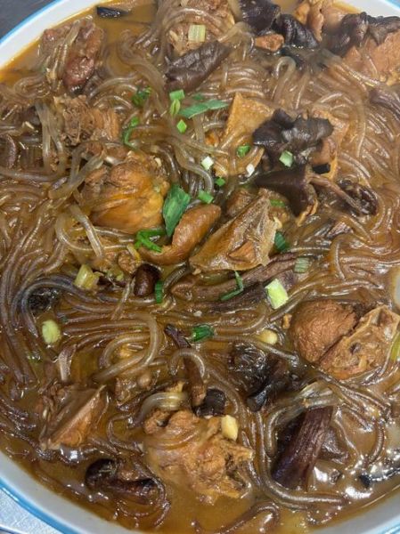 鸡肉炖粉条怎么做好吃_鸡肉炖粉条的家常做法窍门-第1张图片-山城妙识