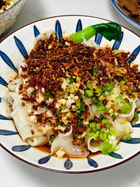 陕西油泼扯面怎么做_油泼扯面正宗做法-第1张图片-山城妙识